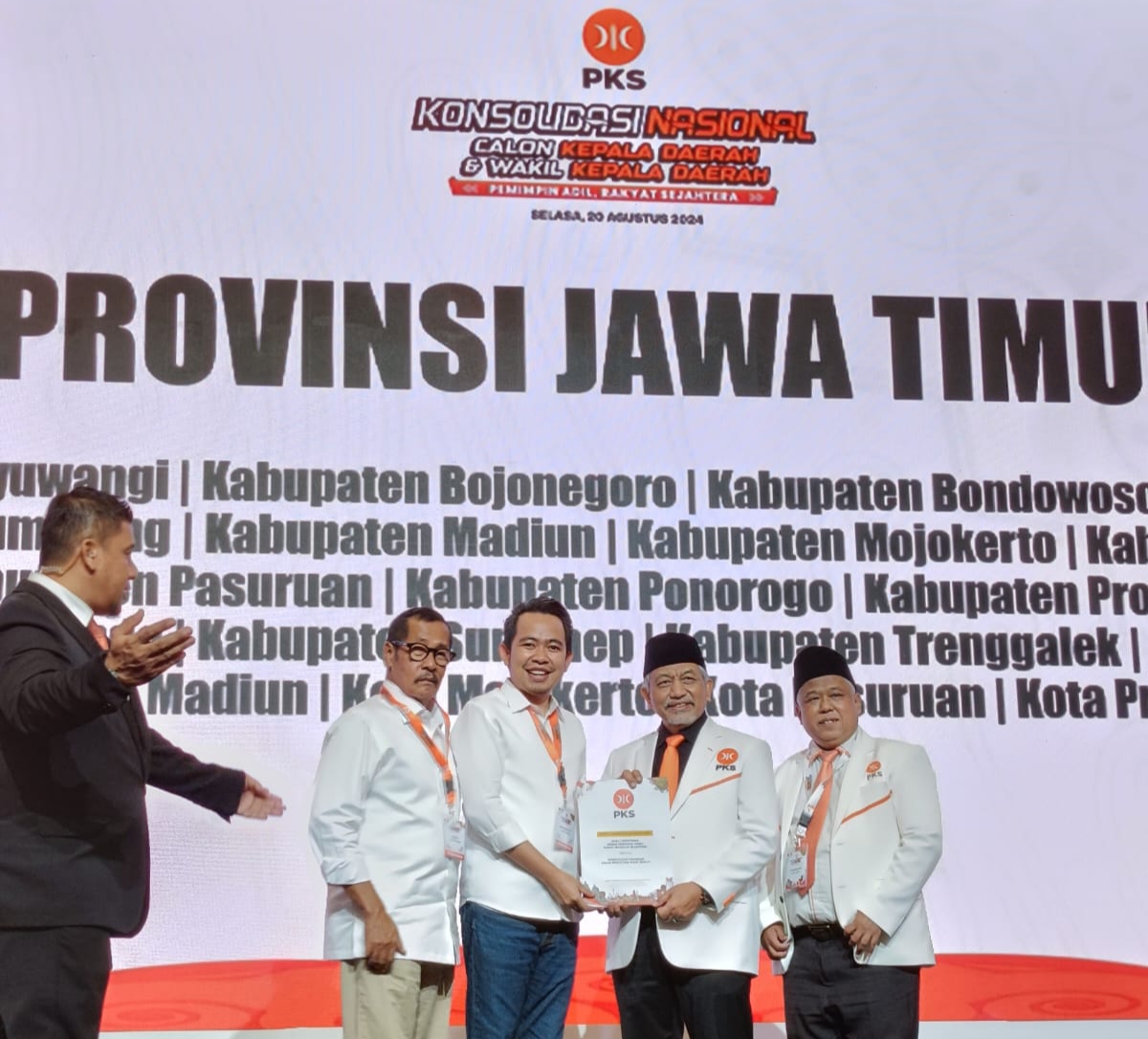 Gus Fawait dan Djoko Susanto Resmi Terima Dokumen Dukungan B1-KWK dari PKS untuk Pilkada Jember ...