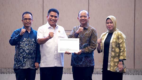 Jelang Idul Fitri, PT PLN (Persero) UIP JBTB Berikan Penghargaan kepada Kejaksaan Tinggi dan ...