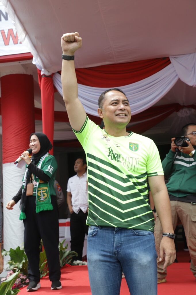 Wali Kota Eri Lecut Semangat Peselam Surabaya di Kejuaraan Tingkat ...