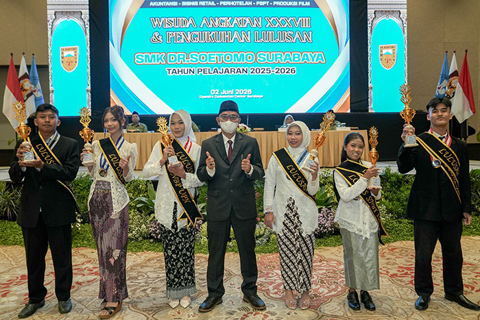 319 Siswa SMK Dr Soetomo Diwisuda, 15 Persen Langsung Terserap Industri ...